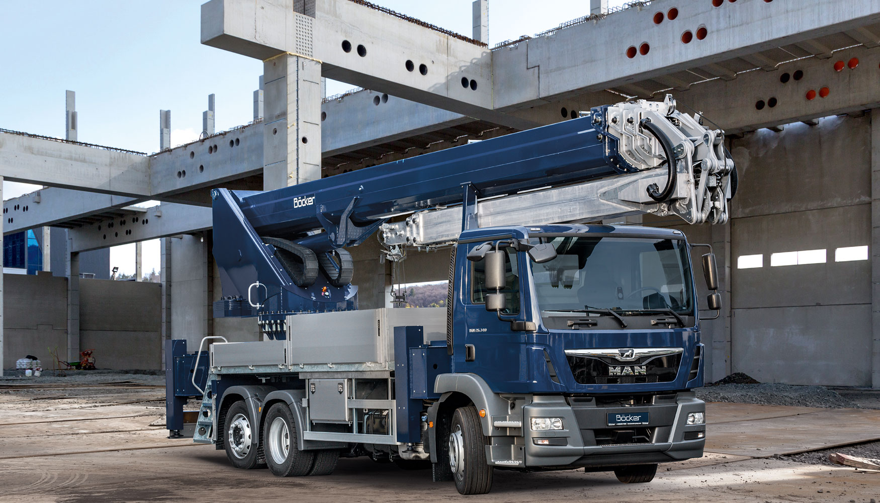 Spain-Crane International presenta la nueva grúa-plataforma Böcker AK ...